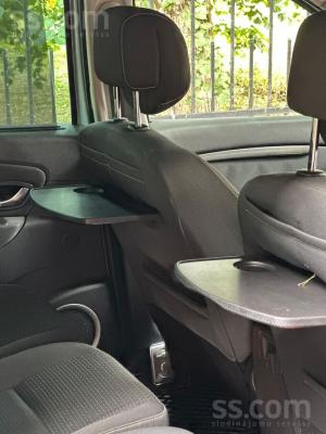 Pelēks Renault Grand Scenic 2011 Cēsis, ar dzinēja tilpumu 1.50 L un nobraukumu 355 tūkst. km par 2990 €, foto 15 vietnē AUTOMOTO.COM.LV