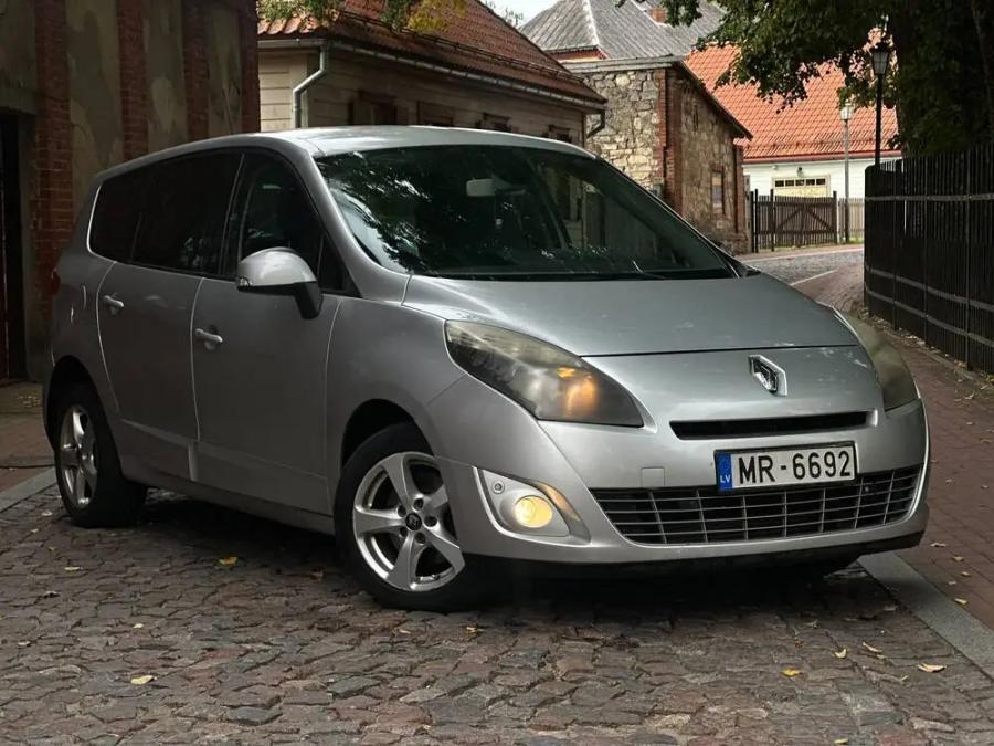 Grey Renault Grand Scenic 2011 in Cesis, with an engine capacity of 1.50 L and mileage of 355 thousand km for 2990 €, photo 1 on AUTOMOTO.COM.LV