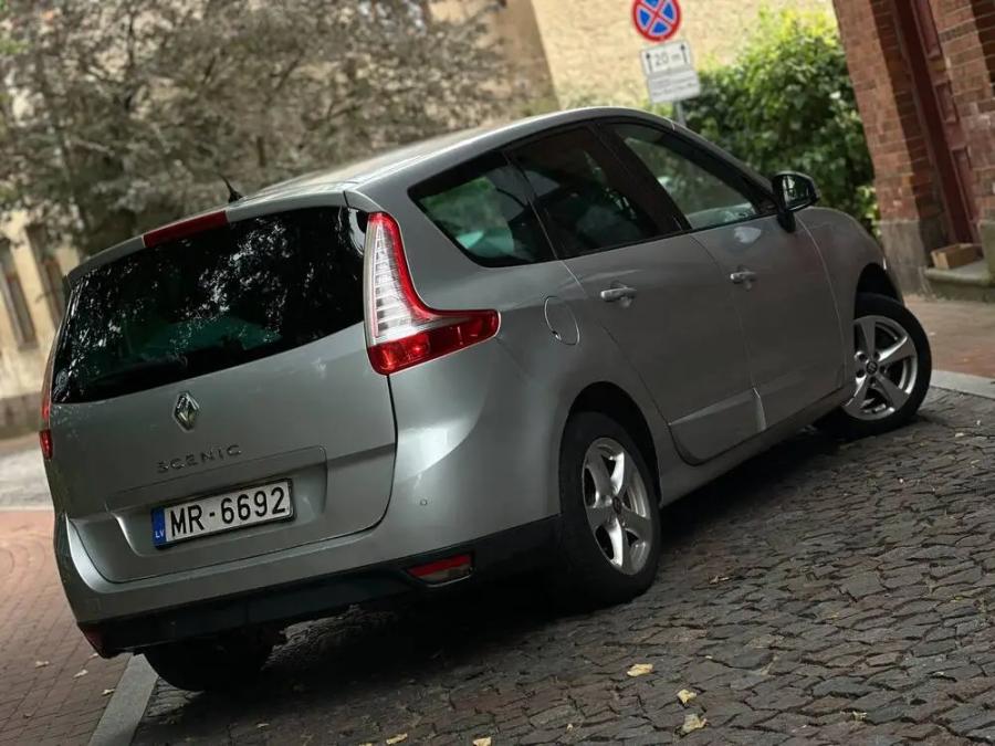 Grey Renault Grand Scenic 2011 in Cesis, with an engine capacity of 1.50 L and mileage of 355 thousand km for 2990 €, photo 5 on AUTOMOTO.COM.LV