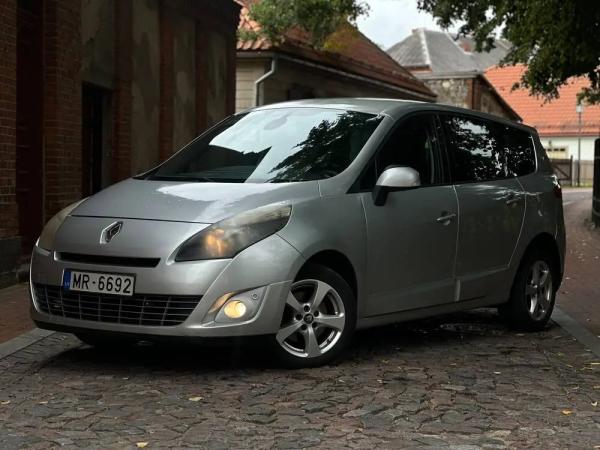 Grey Renault Grand Scenic 2011 in Cesis, with an engine capacity of 1.50 L and mileage of 355 thousand km for 2990 €, photo 5 on AUTOMOTO.COM.LV
