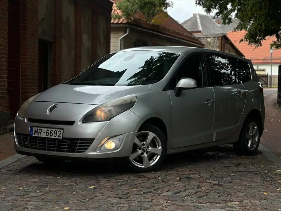 Grey Renault Grand Scenic 2011 in Cesis, with an engine capacity of 1.50 L and mileage of 355 thousand km for 2990 €, photo 6 on AUTOMOTO.COM.LV