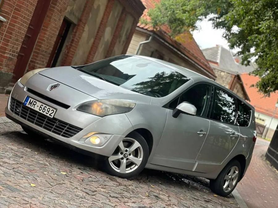 Grey Renault Grand Scenic 2011 in Cesis, with an engine capacity of 1.50 L and mileage of 355 thousand km for 2990 €, photo 7 on AUTOMOTO.COM.LV