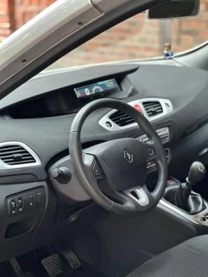 Grey Renault Grand Scenic 2011 in Cesis, with an engine capacity of 1.50 L and mileage of 355 thousand km for 2990 €, photo 11 on AUTOMOTO.COM.LV