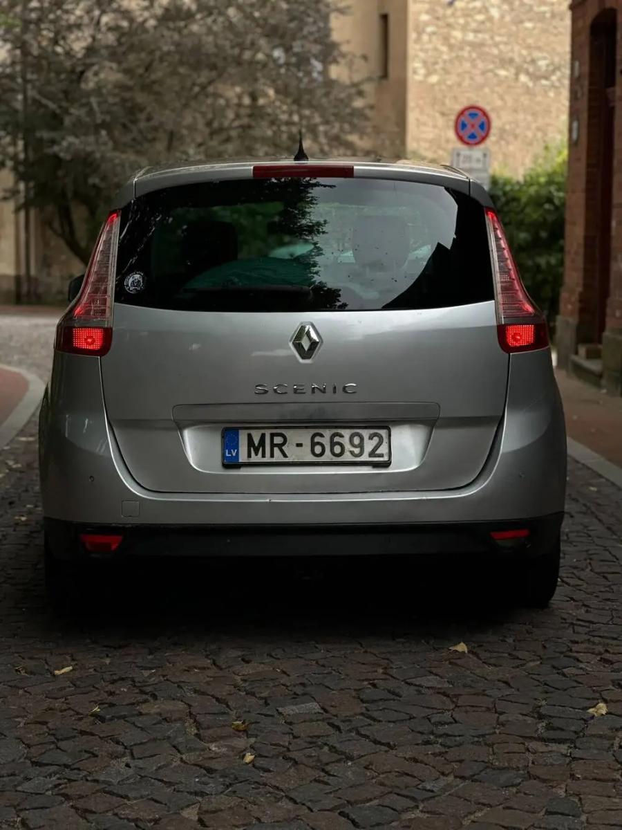 Grey Renault Grand Scenic 2011 in Cesis, with an engine capacity of 1.50 L and mileage of 355 thousand km for 2990 €, photo 13 on AUTOMOTO.COM.LV