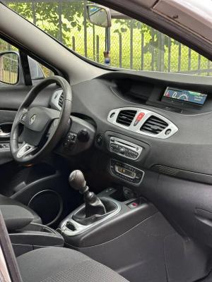 Grey Renault Grand Scenic 2011 in Cesis, with an engine capacity of 1.50 L and mileage of 355 thousand km for 2990 €, photo 14 on AUTOMOTO.COM.LV