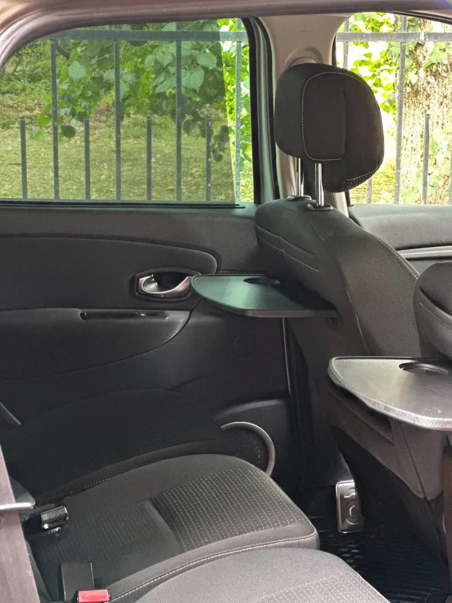 Grey Renault Grand Scenic 2011 in Cesis, with an engine capacity of 1.50 L and mileage of 355 thousand km for 2990 €, photo 17 on AUTOMOTO.COM.LV