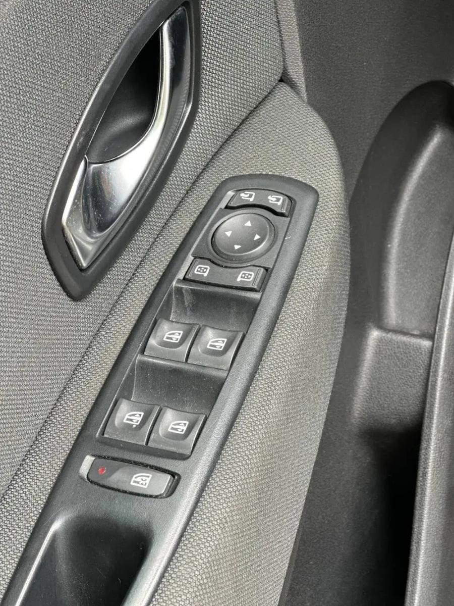Grey Renault Grand Scenic 2011 in Cesis, with an engine capacity of 1.50 L and mileage of 355 thousand km for 2990 €, photo 19 on AUTOMOTO.COM.LV