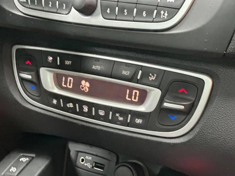 Grey Renault Grand Scenic 2011 in Cesis, with an engine capacity of 1.50 L and mileage of 355 thousand km for 2990 €, photo 20 on AUTOMOTO.COM.LV