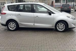 Pelēks Renault Grand Scenic 2011 Viļņa, ar dzinēja tilpumu 1.87 L un nobraukumu 320 tūkst. km par 2400 €, foto  vietnē AUTOMOTO.COM.LV