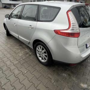 Pelēks Renault Grand Scenic 2011 Viļņa, ar dzinēja tilpumu 1.87 L un nobraukumu 320 tūkst. km par 2400 €, foto 12 vietnē AUTOMOTO.COM.LV