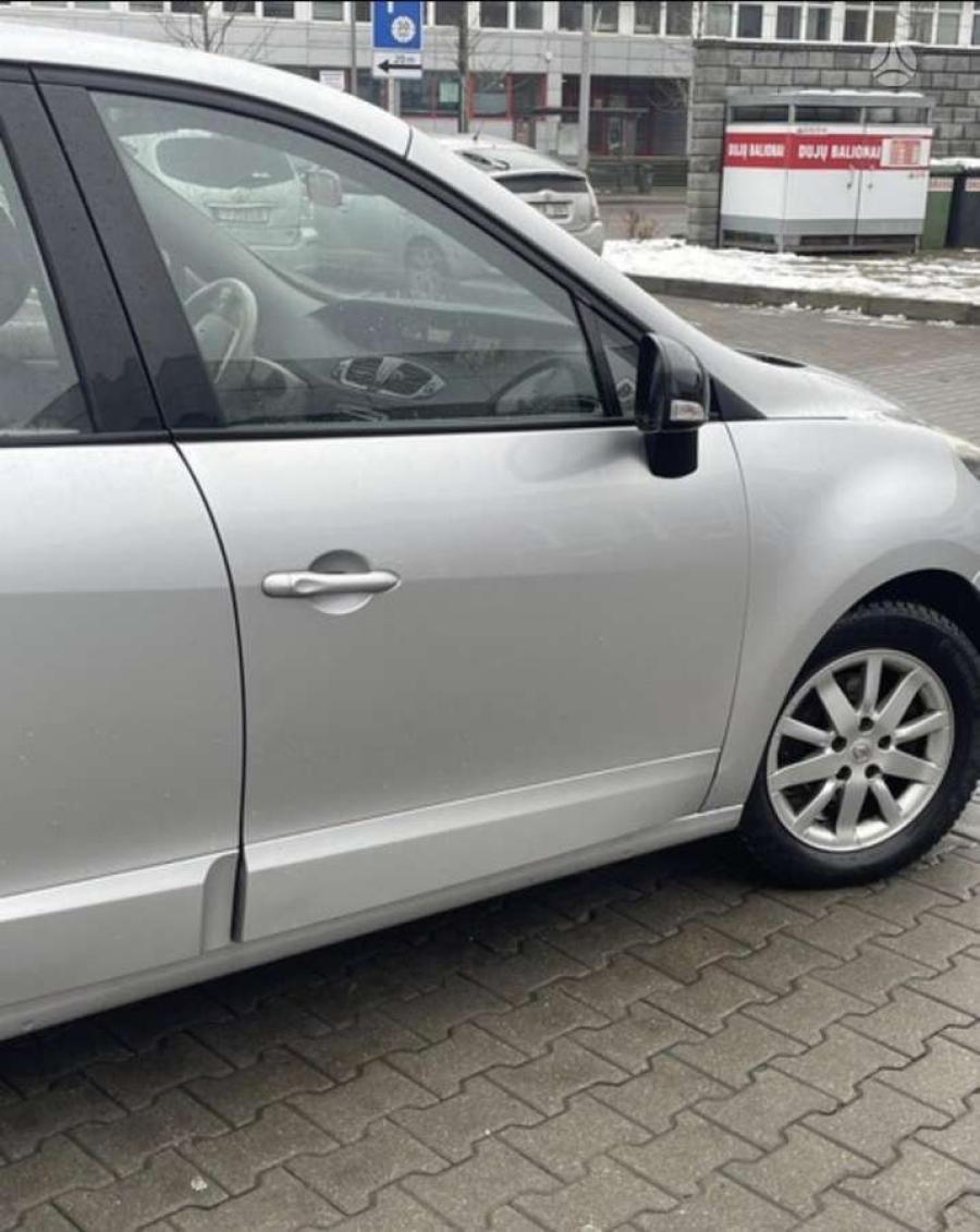 Pelēks Renault Grand Scenic 2011 Viļņa, ar dzinēja tilpumu 1.87 L un nobraukumu 320 tūkst. km par 2400 €, foto 13 vietnē AUTOMOTO.COM.LV