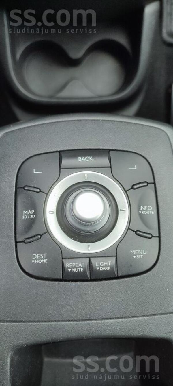 Grey Renault Grand Scenic 2012 in Riga, with an engine capacity of 1.50 L and mileage of 265 thousand km for 4190 €, photo 8 on AUTOMOTO.COM.LV