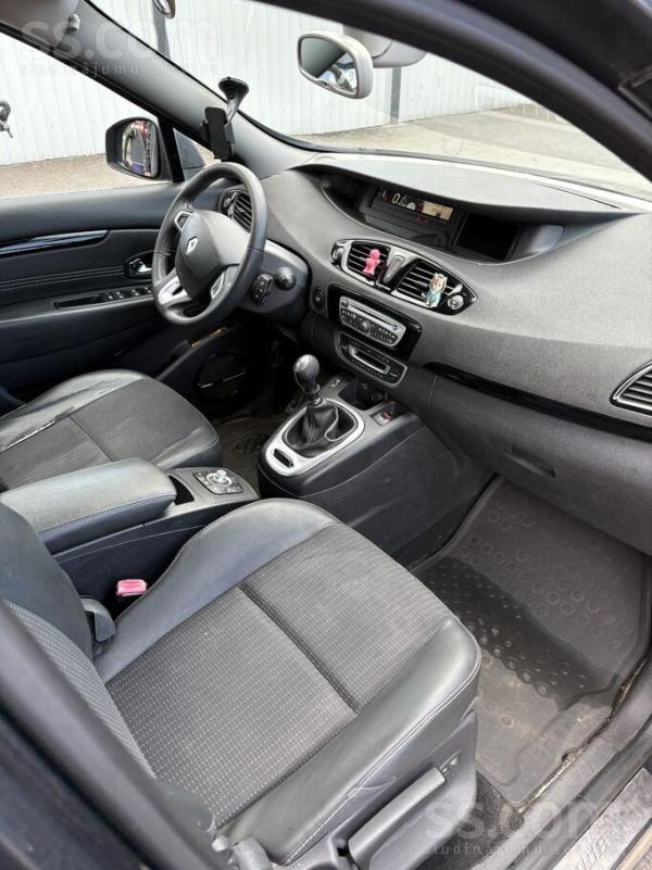 Grey Renault Grand Scenic 2012 in Riga, with an engine capacity of 1.60 L and mileage of 180 thousand km for 3500 €, photo 3 on AUTOMOTO.COM.LV