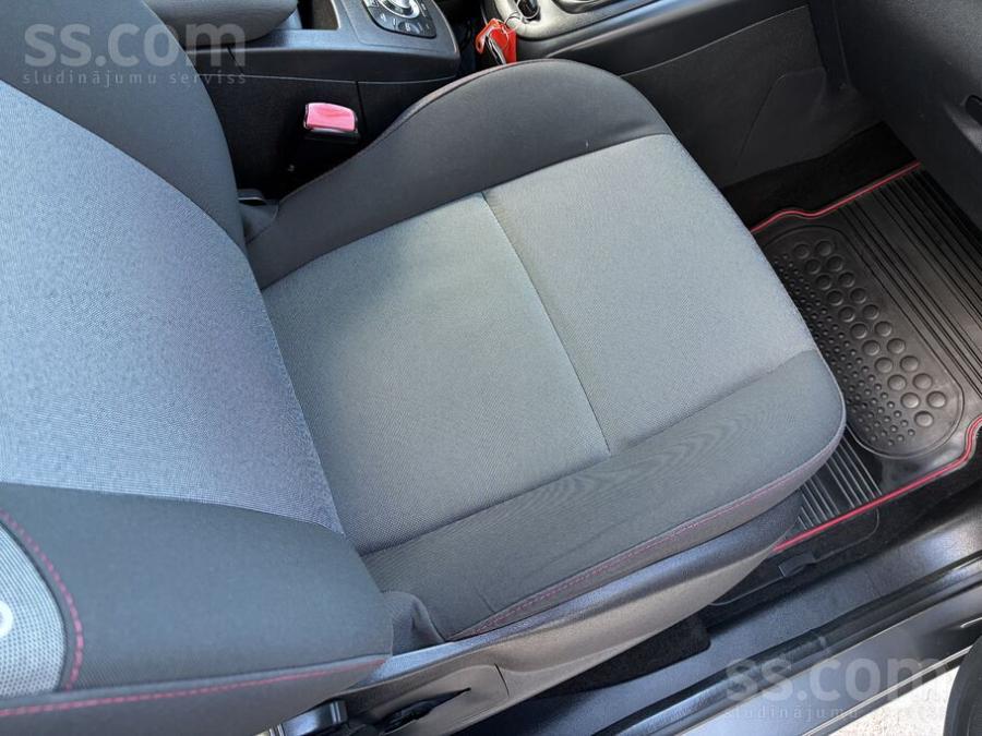 Pelēks Renault Grand Scenic 2012 Jelgava, ar dzinēja tilpumu 1.60 L un nobraukumu 198 tūkst. km par 4750 €, foto 9 vietnē AUTOMOTO.COM.LV