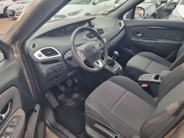 Grey Renault Grand Scenic 2012 in Taurage, with an engine capacity of 1.60 L and mileage of 247 thousand km for 2500 €, photo 7 on AUTOMOTO.COM.LV