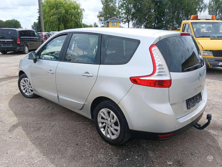 Grey Renault Grand Scenic 2012 in Marijampole, with an engine capacity of 1.46 L and mileage of 276 thousand km for 3500 €, photo 9 on AUTOMOTO.COM.LV