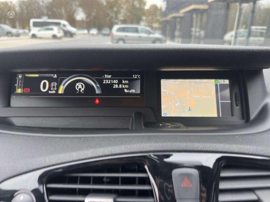 Pelēks Renault Grand Scenic 2012 Šauļi, ar dzinēja tilpumu 1.46 L un nobraukumu 232 tūkst. km par 4250 €, foto 26 vietnē AUTOMOTO.COM.LV