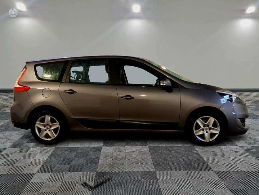 Pelēks Renault Grand Scenic 2013 Viļņa, ar dzinēja tilpumu 1.46 L un nobraukumu 190 tūkst. km par 4650 €, foto 5 vietnē AUTOMOTO.COM.LV