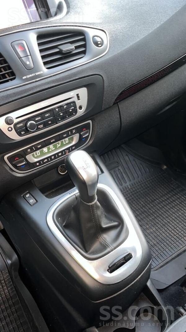 Pelēks Renault Grand Scenic 2013 Rīga, ar dzinēja tilpumu 1.50 L un nobraukumu 219 tūkst. km par 3200 €, foto 2 vietnē AUTOMOTO.COM.LV