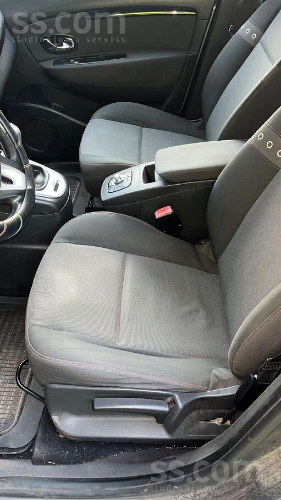 Pelēks Renault Grand Scenic 2013 Rīga, ar dzinēja tilpumu 1.50 L un nobraukumu 219 tūkst. km par 3200 €, foto 5 vietnē AUTOMOTO.COM.LV