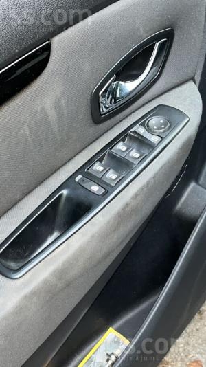 Pelēks Renault Grand Scenic 2013 Rīga, ar dzinēja tilpumu 1.50 L un nobraukumu 219 tūkst. km par 3200 €, foto 7 vietnē AUTOMOTO.COM.LV