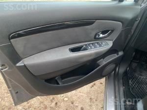 Grey Renault Grand Scenic 2013 in Riga, with an engine capacity of 1.50 L and mileage of 385 thousand km for 3500 €, photo 10 on AUTOMOTO.COM.LV