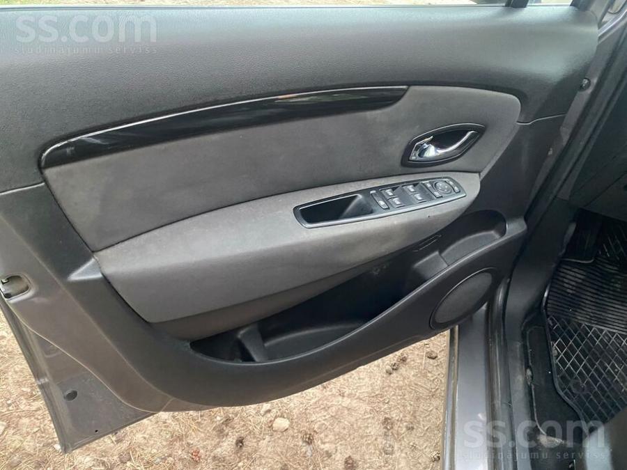 Grey Renault Grand Scenic 2013 in Riga, with an engine capacity of 1.50 L and mileage of 385 thousand km for 3500 €, photo 10 on AUTOMOTO.COM.LV