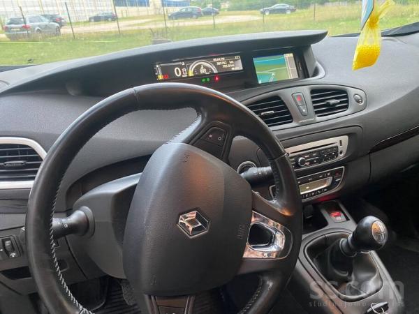 Grey Renault Grand Scenic 2013 in Riga, with an engine capacity of 1.50 L and mileage of 385 thousand km for 3500 €, photo 10 on AUTOMOTO.COM.LV