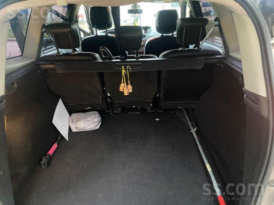Grey Renault Grand Scenic 2013 in Riga, with an engine capacity of 1.50 L and mileage of 385 thousand km for 3500 €, photo 12 on AUTOMOTO.COM.LV