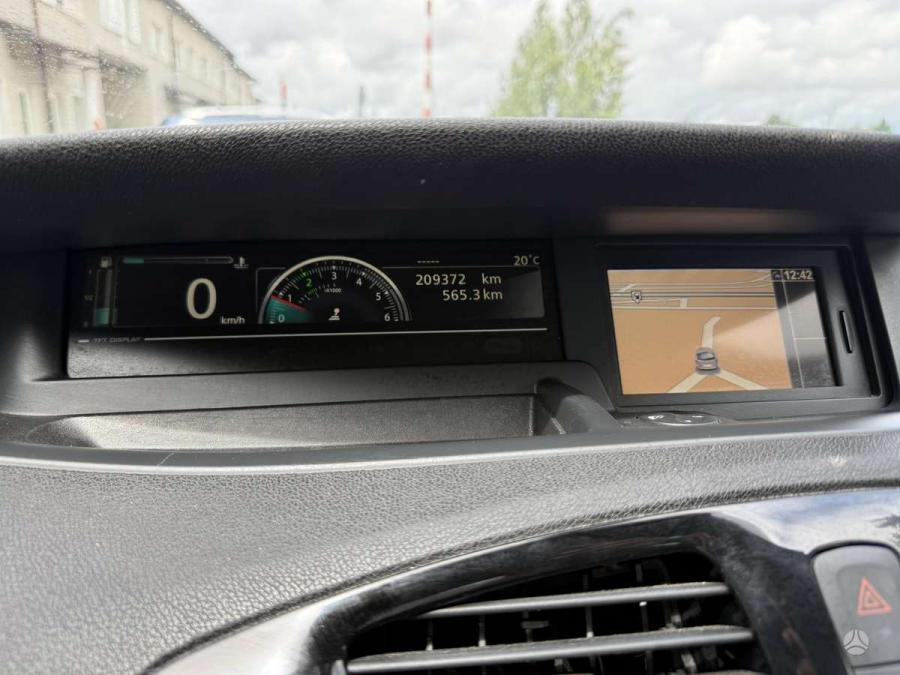 Pelēks Renault Grand Scenic 2014 Viļņa, ar dzinēja tilpumu 1.46 L un nobraukumu 209 tūkst. km par 5000 €, foto 5 vietnē AUTOMOTO.COM.LV