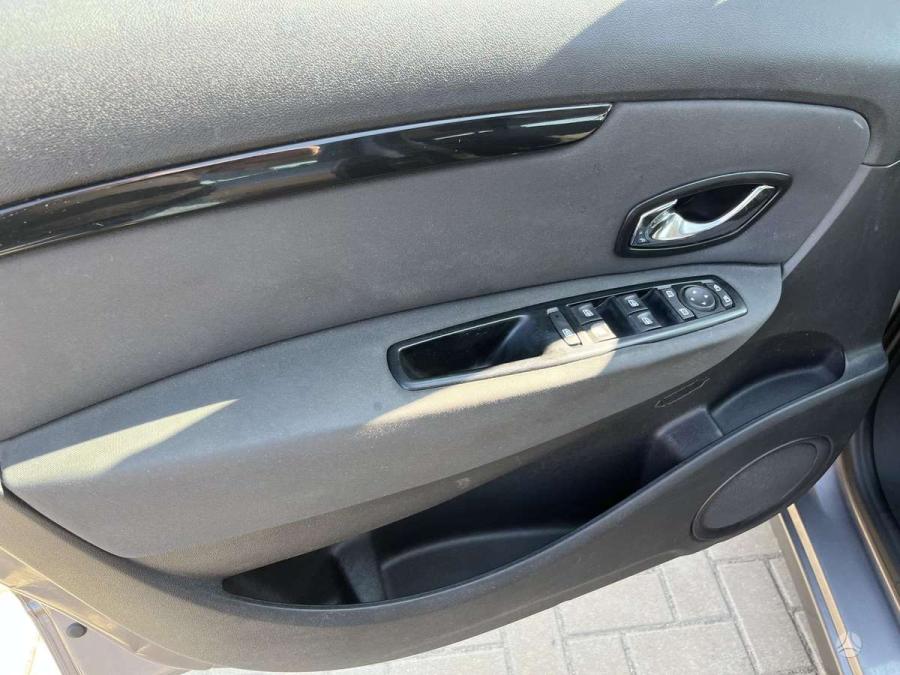 Grey Renault Grand Scenic 2014 in Taurage, with an engine capacity of 1.46 L and mileage of 198 thousand km for 4200 €, photo 16 on AUTOMOTO.COM.LV