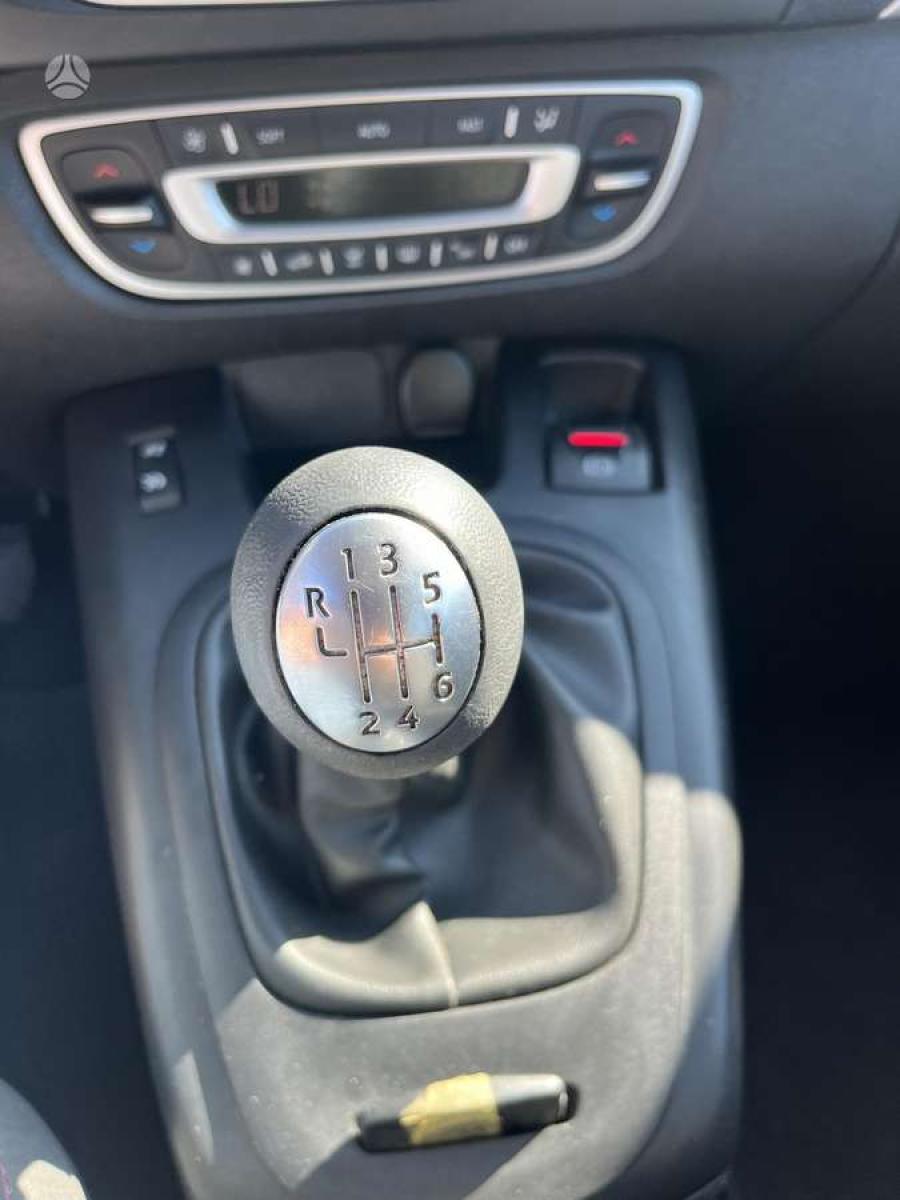 Grey Renault Grand Scenic 2014 in Taurage, with an engine capacity of 1.46 L and mileage of 198 thousand km for 4200 €, photo 24 on AUTOMOTO.COM.LV