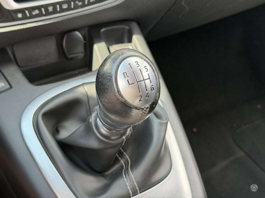 Pelēks Renault Grand Scenic 2014 Tauragė, ar dzinēja tilpumu 1.60 L un nobraukumu 250 tūkst. km par 4200 €, foto 17 vietnē AUTOMOTO.COM.LV
