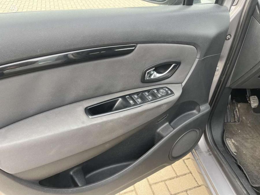 Pelēks Renault Grand Scenic 2014 Tauragė, ar dzinēja tilpumu 1.46 L un nobraukumu 198 tūkst. km par 4200 €, foto 17 vietnē AUTOMOTO.COM.LV