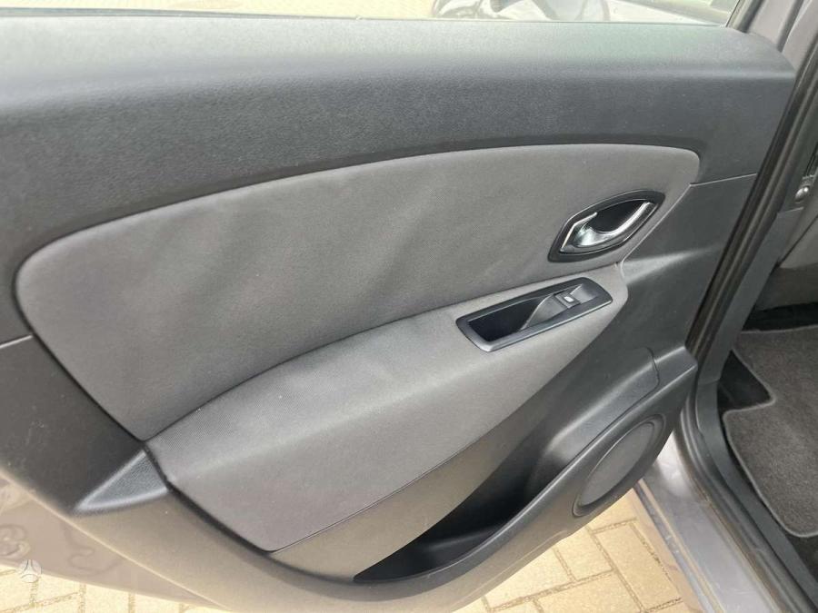 Pelēks Renault Grand Scenic 2014 Tauragė, ar dzinēja tilpumu 1.46 L un nobraukumu 198 tūkst. km par 4200 €, foto 20 vietnē AUTOMOTO.COM.LV