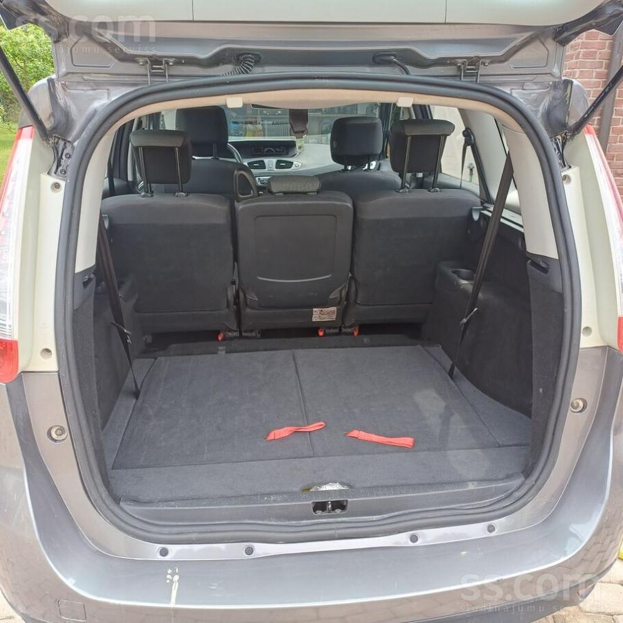 Pelēks Renault Grand Scenic 2015 Rīga, ar dzinēja tilpumu 1.50 L un nobraukumu 204 tūkst. km par 5600 €, foto 1 vietnē AUTOMOTO.COM.LV