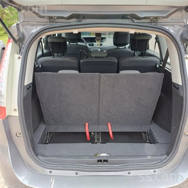 Pelēks Renault Grand Scenic 2015 Rīga, ar dzinēja tilpumu 1.50 L un nobraukumu 204 tūkst. km par 5600 €, foto 2 vietnē AUTOMOTO.COM.LV