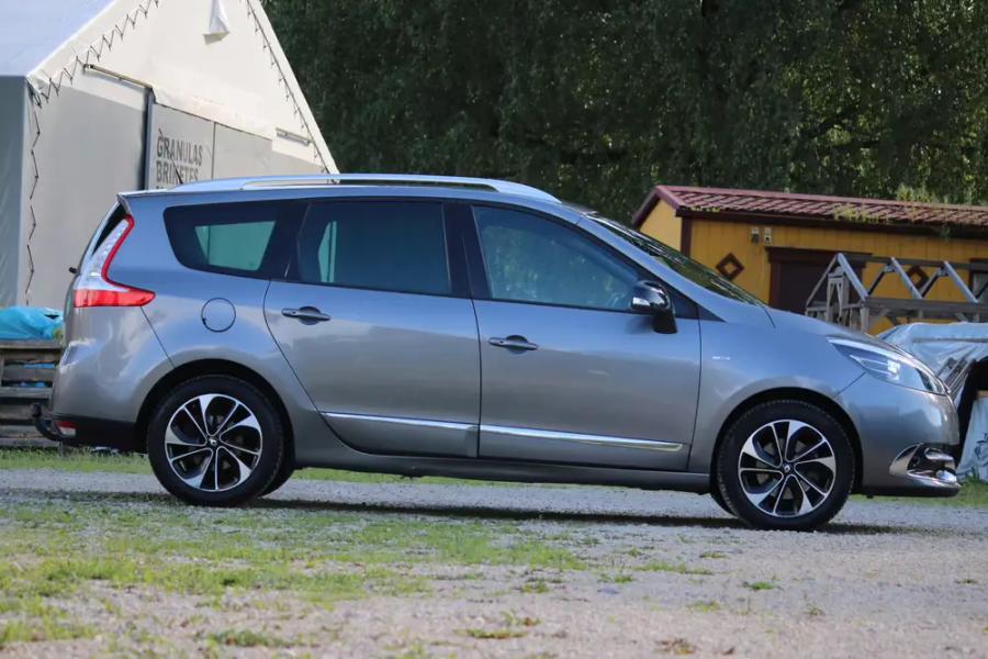 Grey Renault Grand Scenic 2016 in Riga, with an engine capacity of 1.60 L and mileage of 109 thousand km for 6990 €, photo 7 on AUTOMOTO.COM.LV