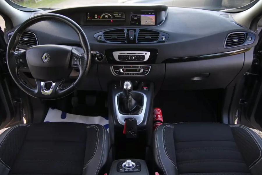 Grey Renault Grand Scenic 2016 in Riga, with an engine capacity of 1.60 L and mileage of 109 thousand km for 6990 €, photo 11 on AUTOMOTO.COM.LV