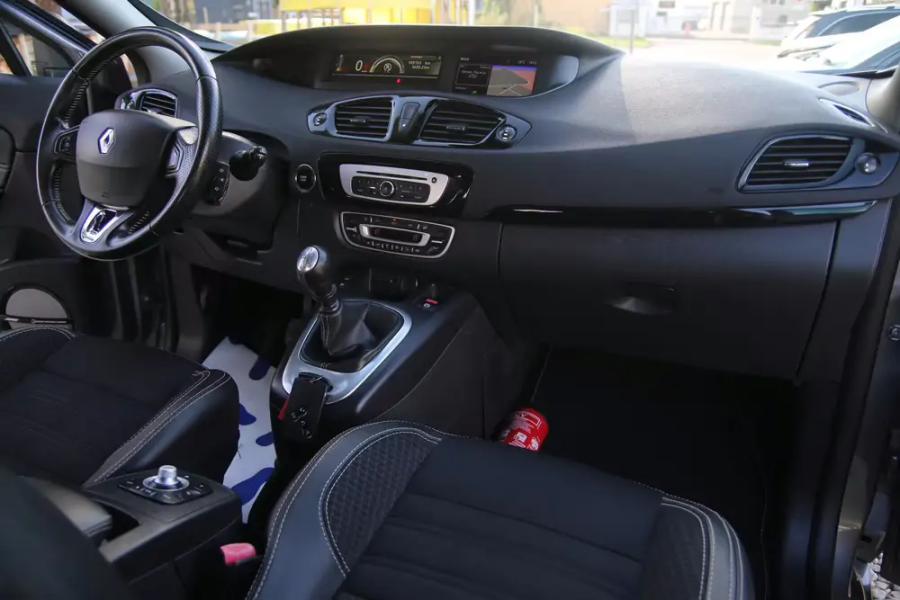Grey Renault Grand Scenic 2016 in Riga, with an engine capacity of 1.60 L and mileage of 109 thousand km for 6990 €, photo 12 on AUTOMOTO.COM.LV