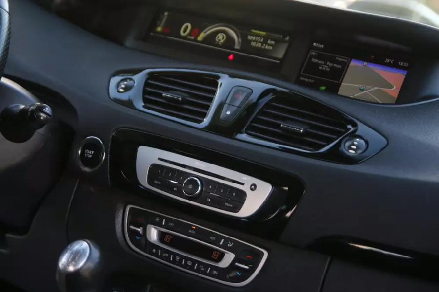 Grey Renault Grand Scenic 2016 in Riga, with an engine capacity of 1.60 L and mileage of 109 thousand km for 6990 €, photo 13 on AUTOMOTO.COM.LV