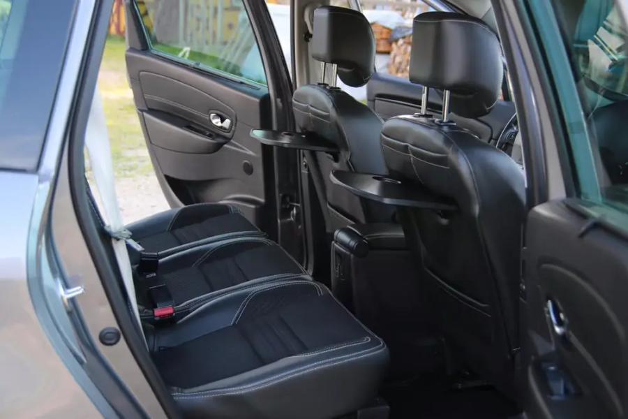 Grey Renault Grand Scenic 2016 in Riga, with an engine capacity of 1.60 L and mileage of 109 thousand km for 6990 €, photo 17 on AUTOMOTO.COM.LV