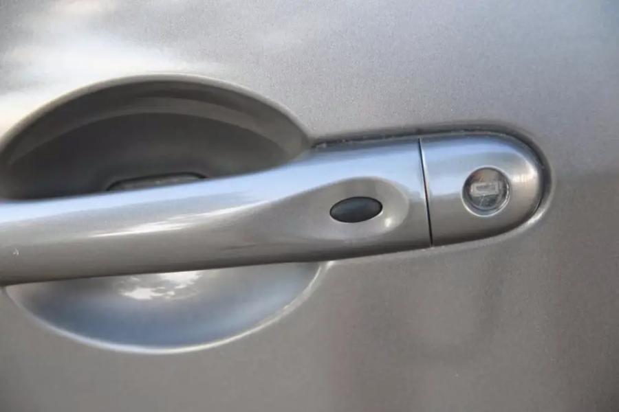 Grey Renault Grand Scenic 2016 in Riga, with an engine capacity of 1.60 L and mileage of 109 thousand km for 6990 €, photo 19 on AUTOMOTO.COM.LV