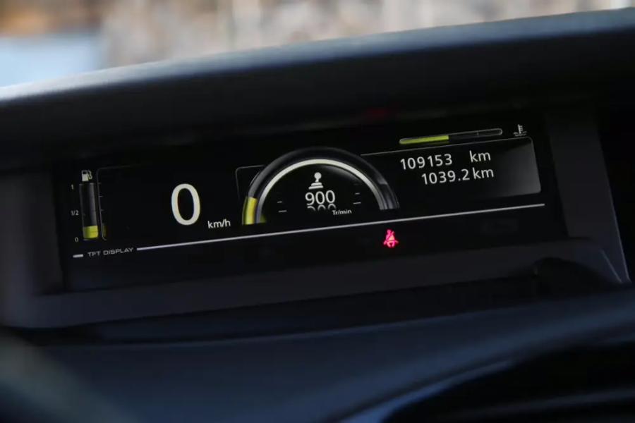 Grey Renault Grand Scenic 2016 in Riga, with an engine capacity of 1.60 L and mileage of 109 thousand km for 6990 €, photo 20 on AUTOMOTO.COM.LV