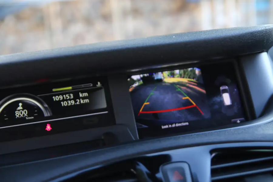Grey Renault Grand Scenic 2016 in Riga, with an engine capacity of 1.60 L and mileage of 109 thousand km for 6990 €, photo 21 on AUTOMOTO.COM.LV