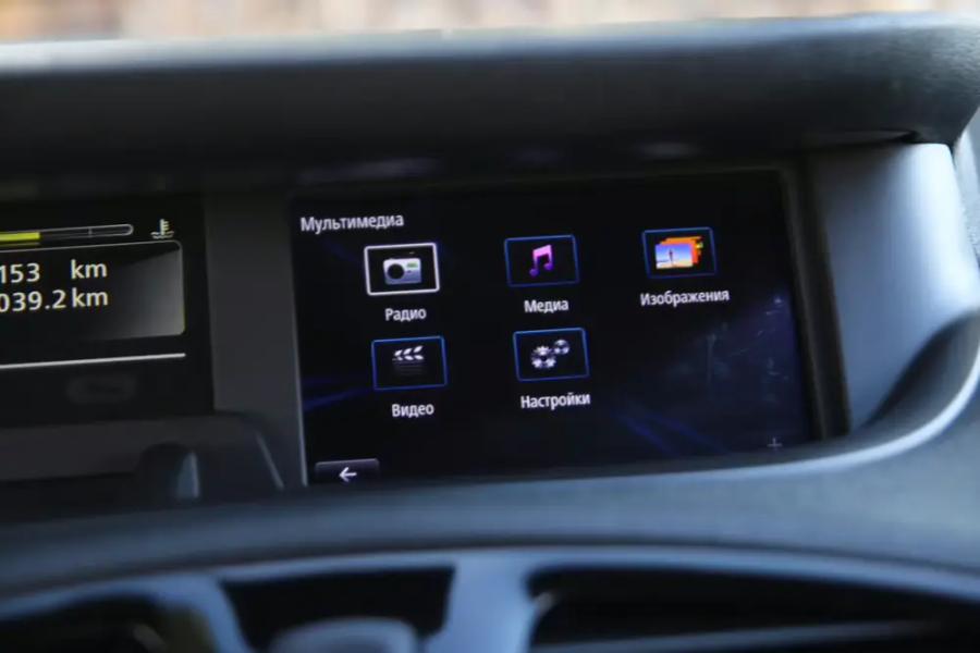 Grey Renault Grand Scenic 2016 in Riga, with an engine capacity of 1.60 L and mileage of 109 thousand km for 6990 €, photo 24 on AUTOMOTO.COM.LV