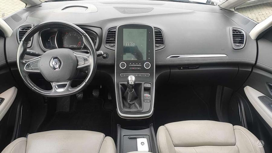 Grey Renault Grand Scenic 2017 in Taurage, with an engine capacity of 1.20 L and mileage of 181 thousand km for 8499 €, photo 8 on AUTOMOTO.COM.LV