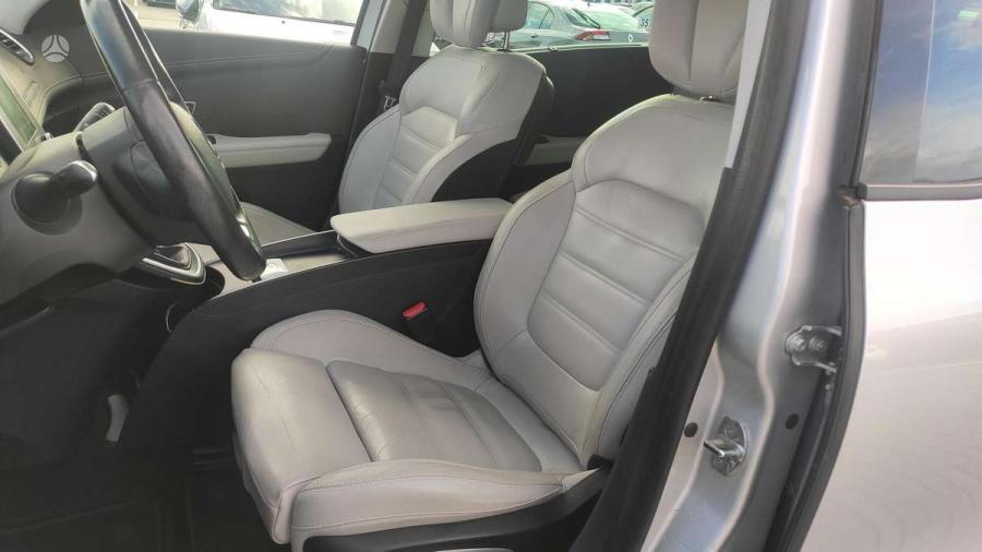 Grey Renault Grand Scenic 2017 in Taurage, with an engine capacity of 1.20 L and mileage of 181 thousand km for 8499 €, photo 17 on AUTOMOTO.COM.LV