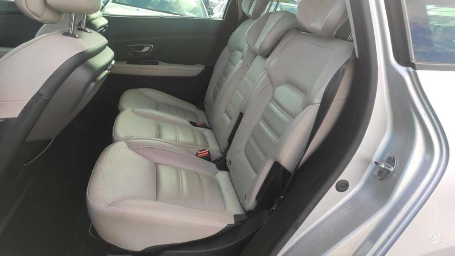 Grey Renault Grand Scenic 2017 in Taurage, with an engine capacity of 1.20 L and mileage of 181 thousand km for 8499 €, photo 20 on AUTOMOTO.COM.LV