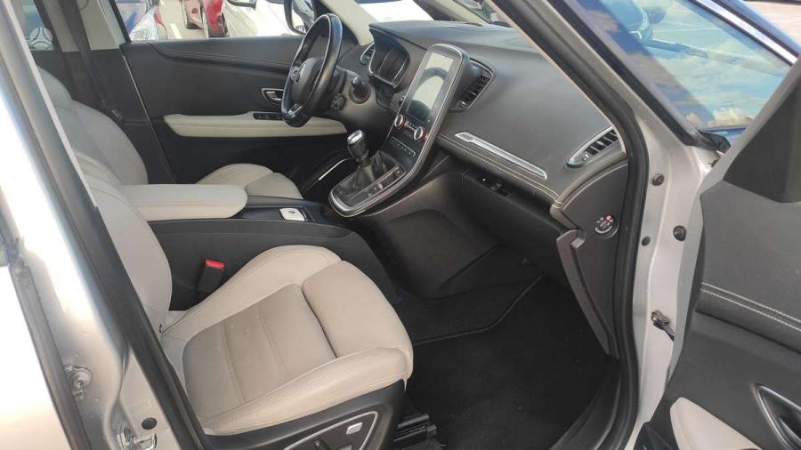 Grey Renault Grand Scenic 2017 in Taurage, with an engine capacity of 1.20 L and mileage of 181 thousand km for 8499 €, photo 21 on AUTOMOTO.COM.LV
